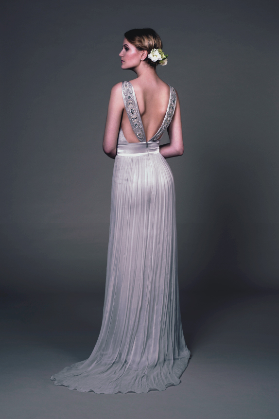 12 Backless Wedding Dresses To Suit Any Brides From The Romantic And ...